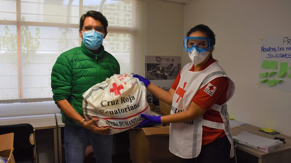 En Quito, Cruz Roja Pichincha entregó kits de asistencia humanitaria a ...